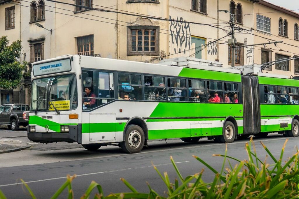 Cuatro paradas del Trolebús estarán cerradas por 10 días en Quito - El ...