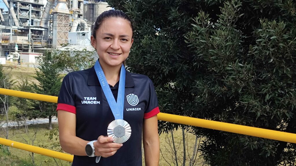 Glenda Morejón, de la gloria olímpica a la maternidad, recibe a su ...
