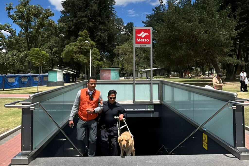 El Metro de Quito ayuda a movilizarse a personas con discapacidad como ...