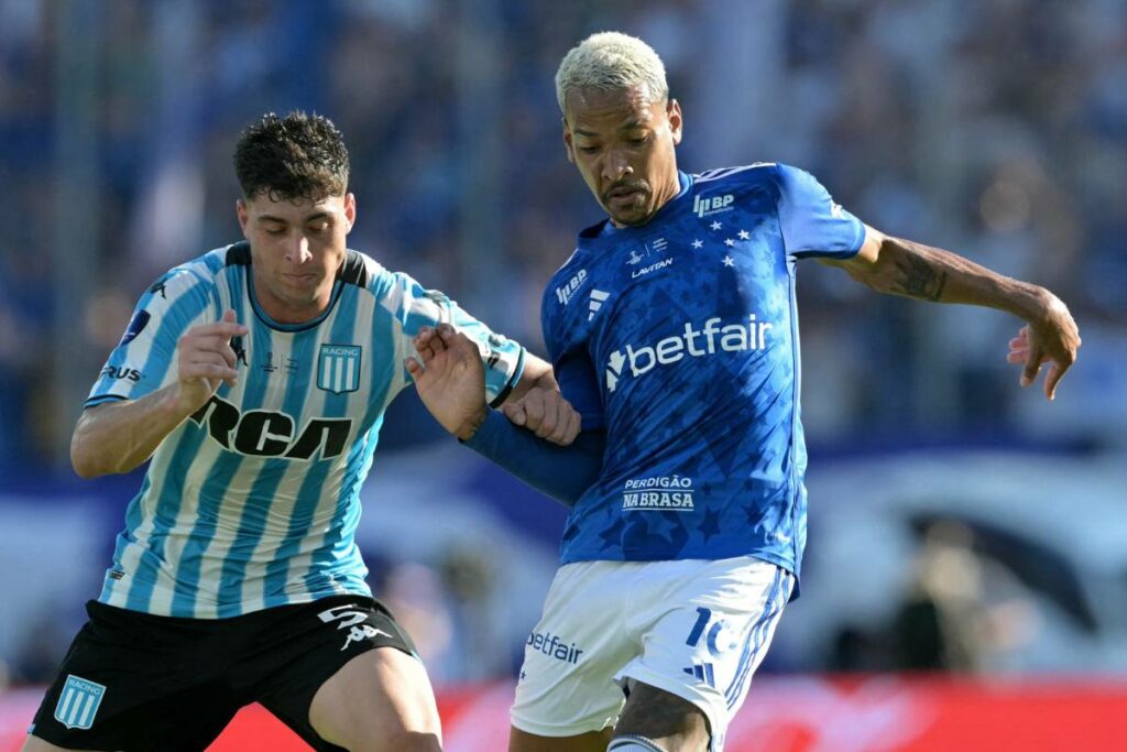 La explosión de alegría de los hinchas de Racing tras ganar la Copa ...