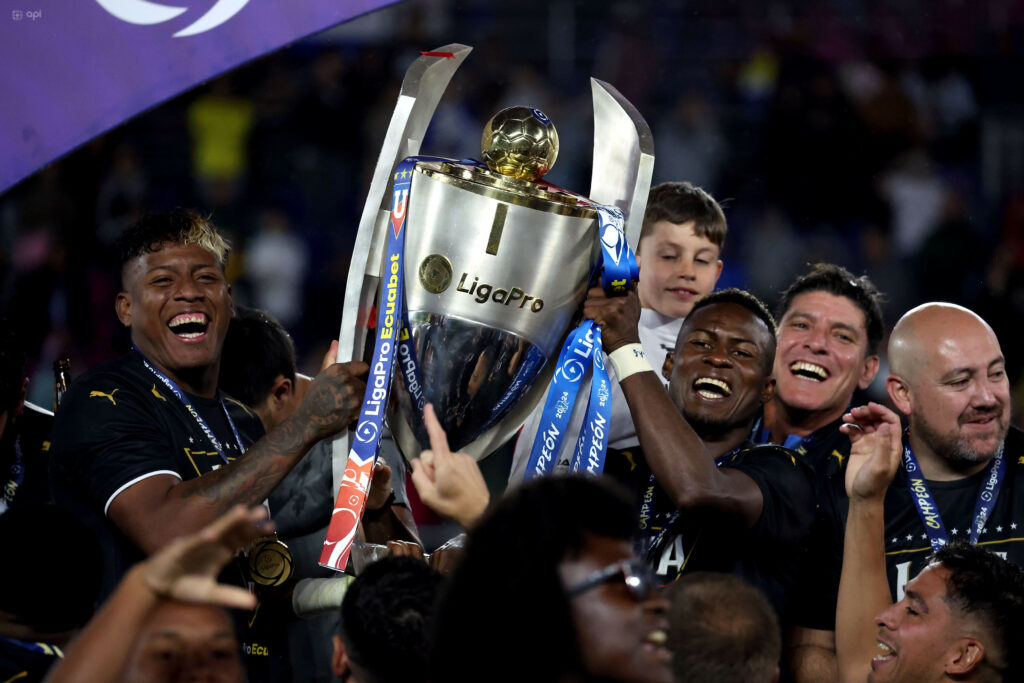 Ricardo Adé y Richard Mina, el dúo defensivo que gana campeonatos - El ...