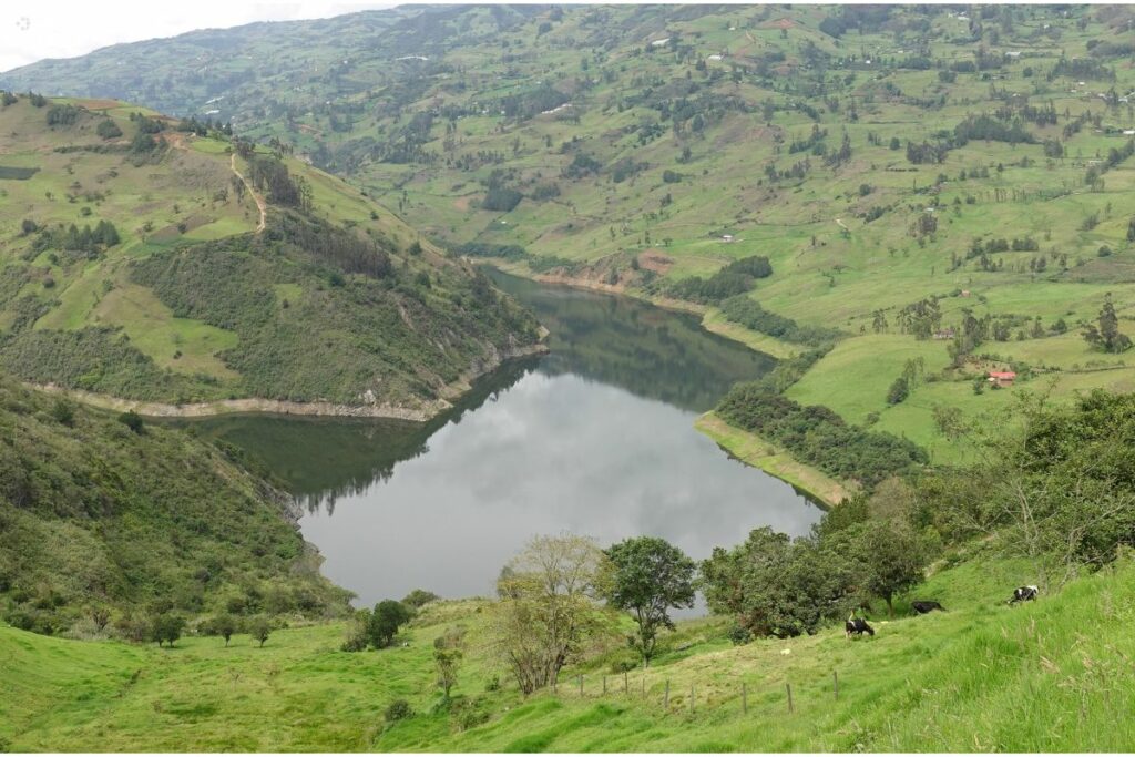 El embalse de Mazar está cerca de llenarse y la central genera con dos ...