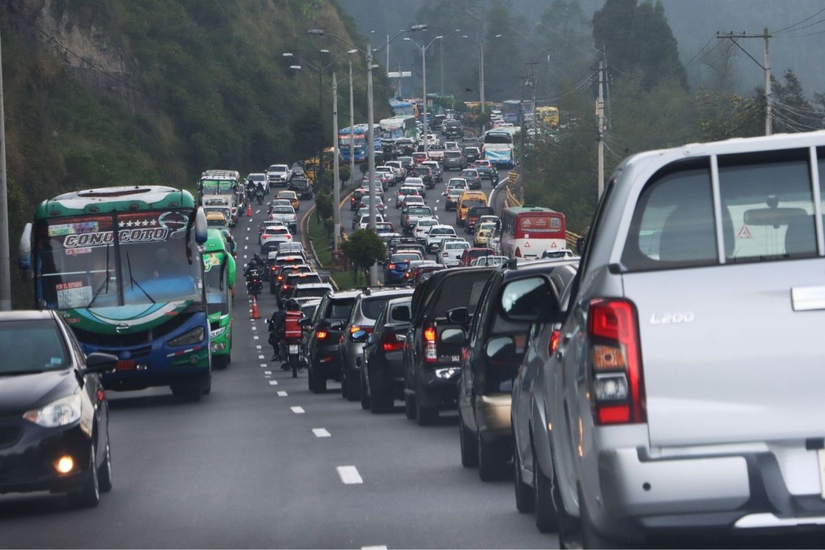 Quito registró congestión vehicular la tarde y noche de este jueves 16 ...