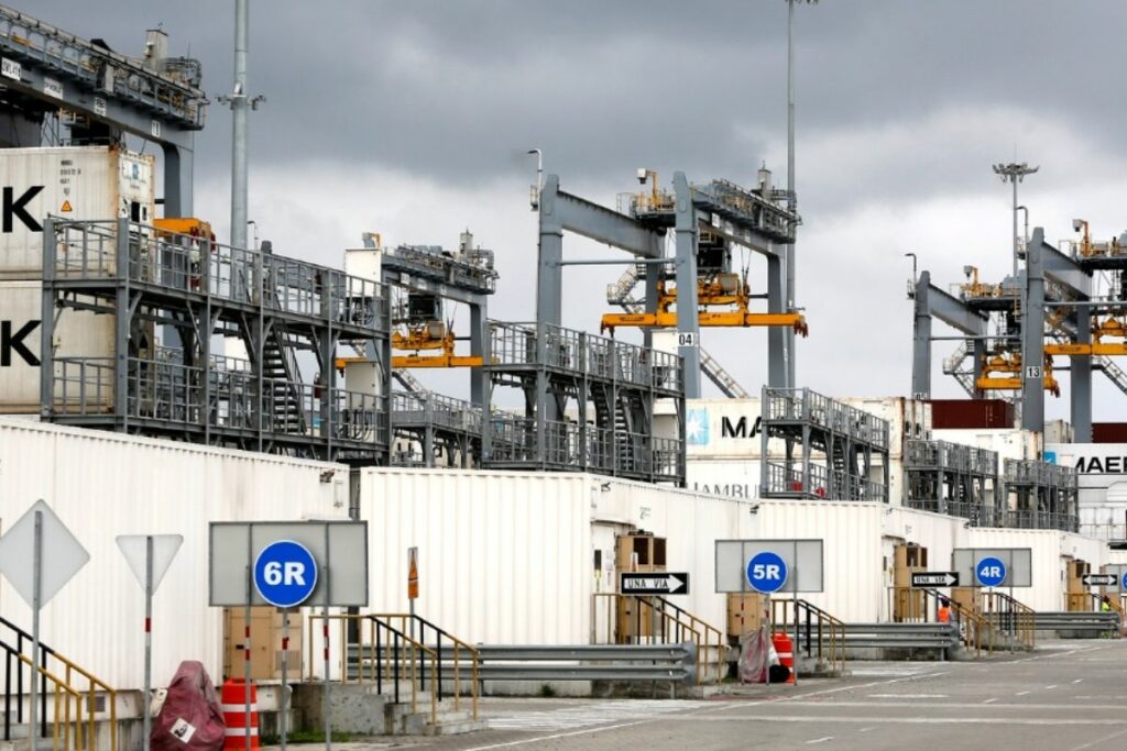 Muelle de Posorja se ampliará en un 50 % tras firma de nuevo contrato ...