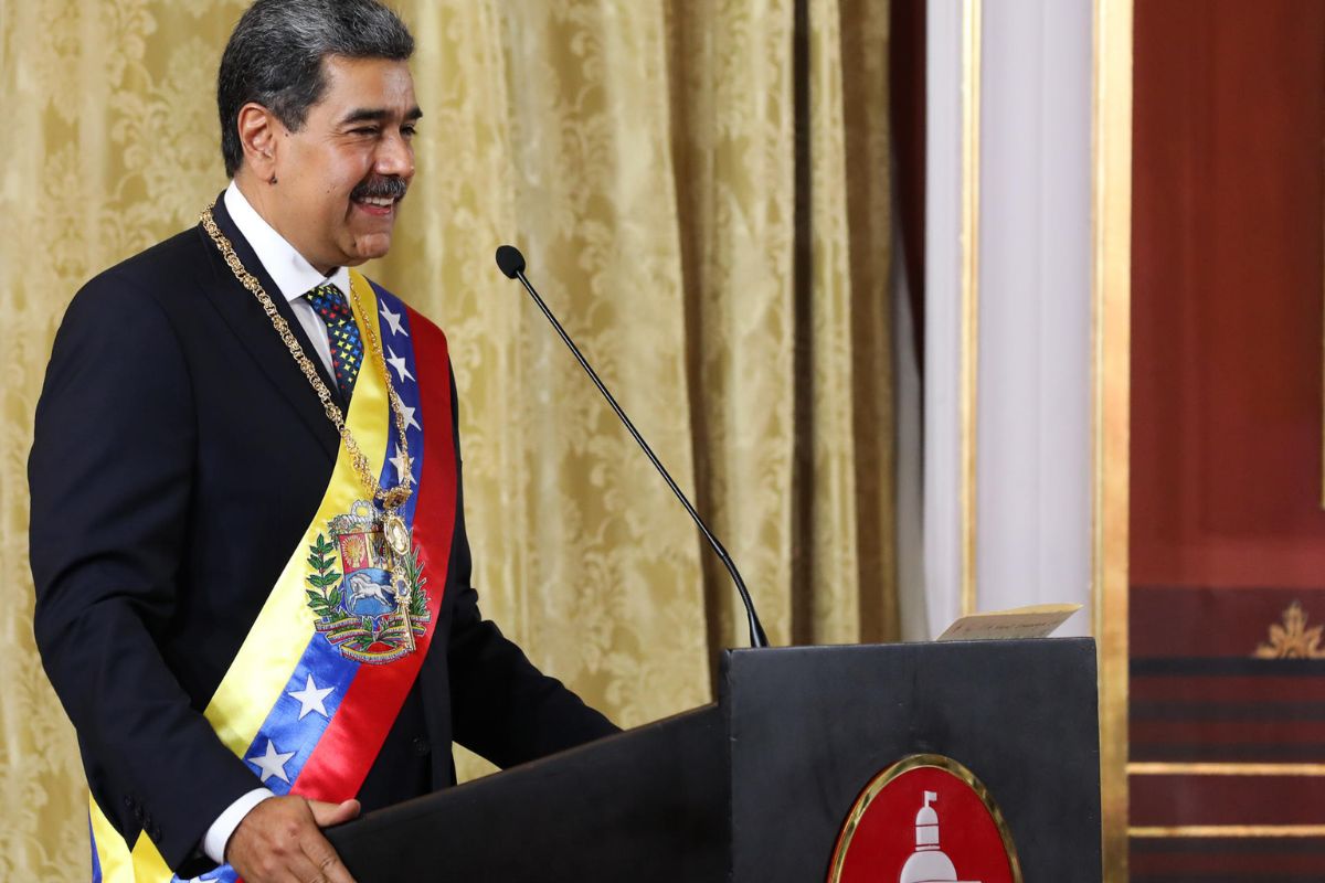 Nicolás Maduro firma decreto de emergencia económica ante 'guerra ...