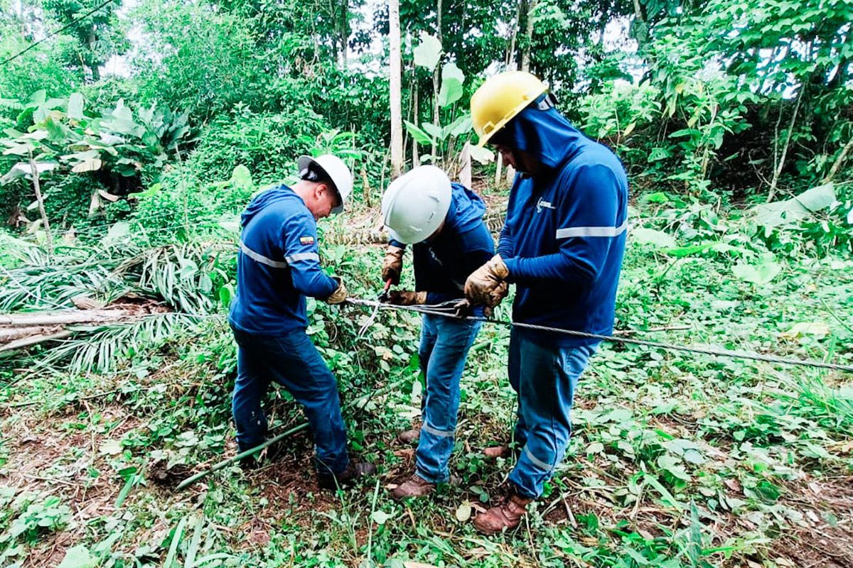 CNEL EP trabaja en la restauración eléctrica tras las lluvias - El Comercio