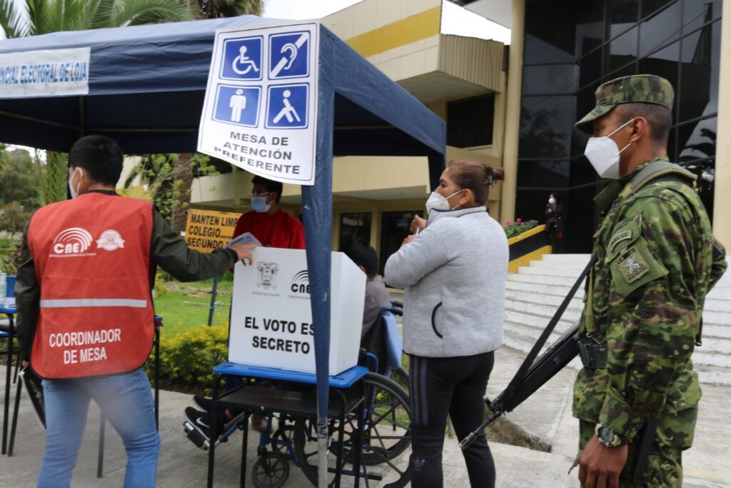 CNE habilita 4 760 mesas de atención preferente para votar en las ...