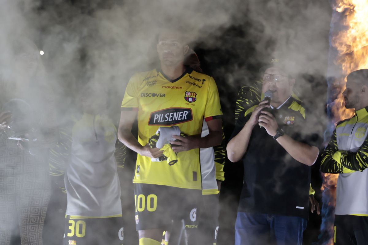 David Trezeguet jugó 20 minutos en la Noche Amarilla en Quito - El Comercio