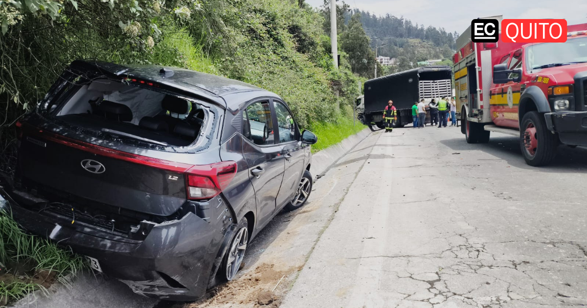 Tome rutas alternas por la Av. Simón Bolívar debido a una colisión de dos carros - El Comercio