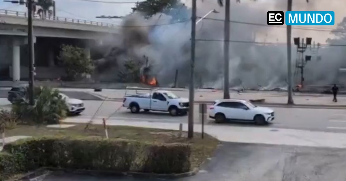 Tres muertos al estrellarse una avioneta en una transitada avenida en Boca Ratón (EE.UU.) - El ...