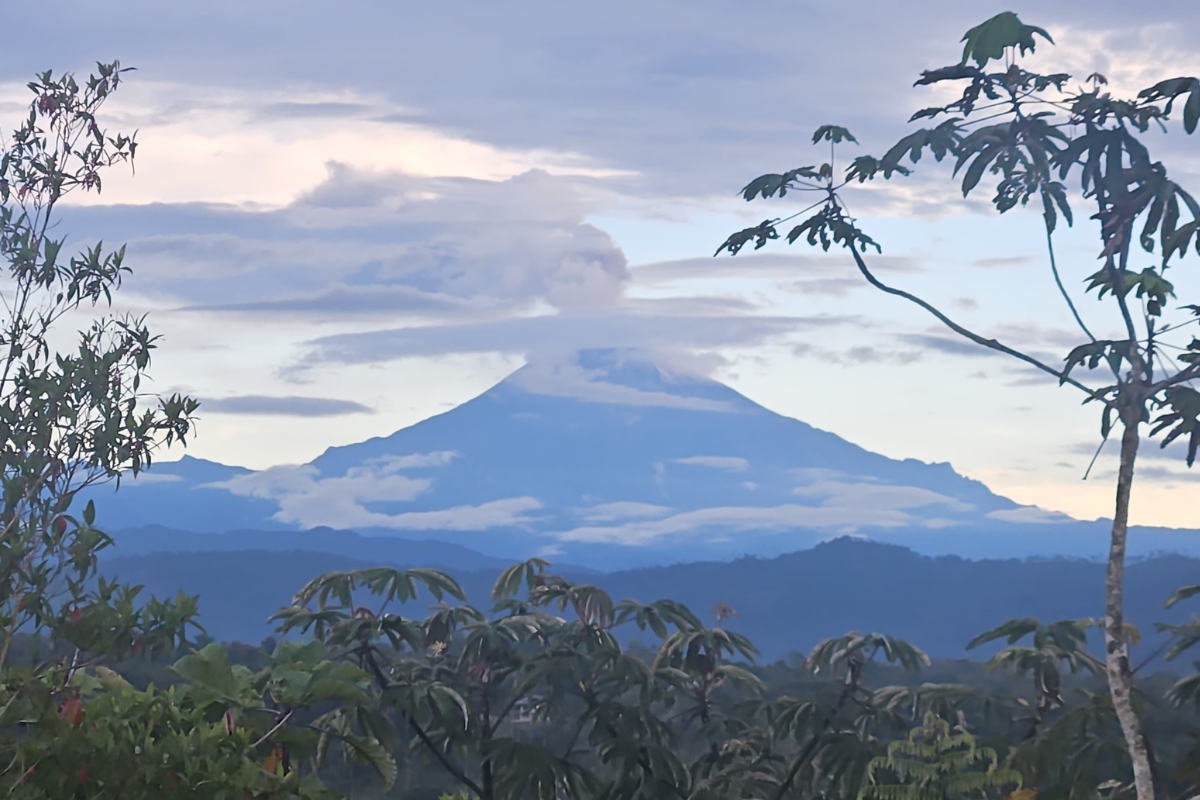 Así evoluciona la actividad del volcán Sangay este 25 de abril, según ...
