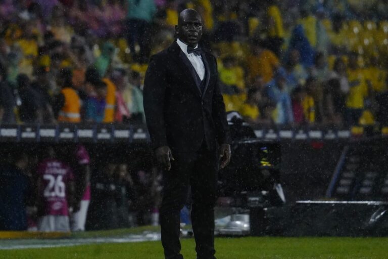 Segundo Castillo deslumbró con su traje en Buenos Aires - El Comercio