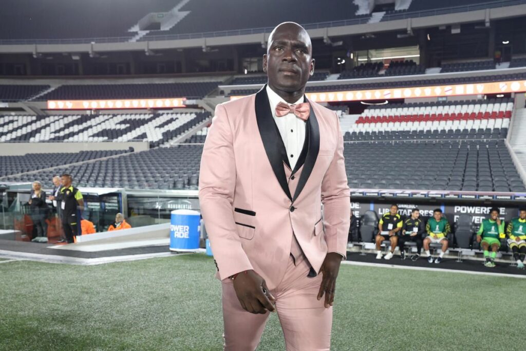 Segundo Castillo deslumbró con su traje en Buenos Aires - El Comercio