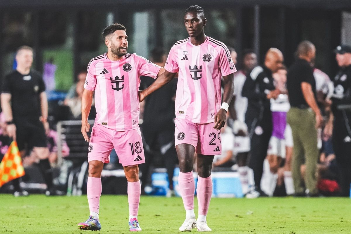 Allen Obando hace su debut en el Inter Miami junto a Messi y Suárez ...