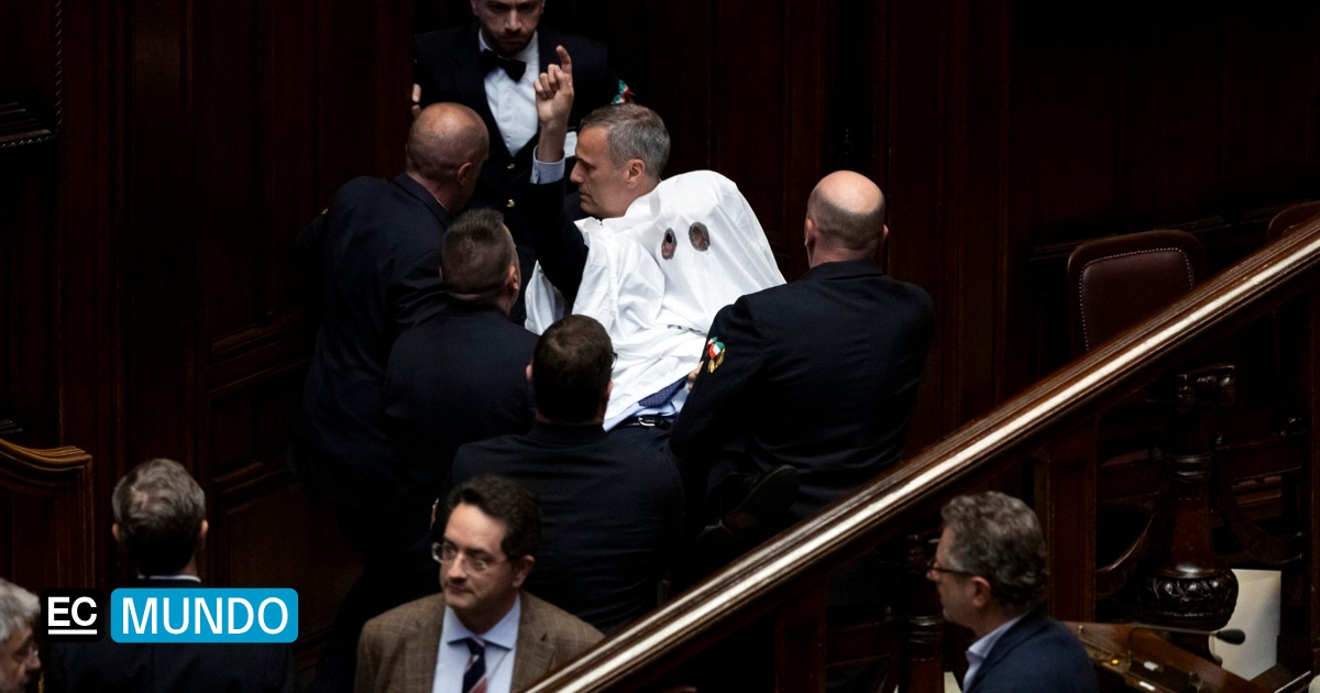 Diputado italiano se disfraza de fantasma para protestar contra Meloni ...