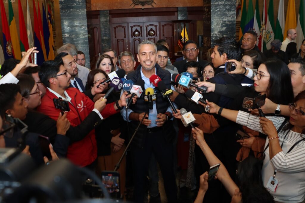 Raúl Chávez defiende creación de bancada independiente y anuncia medida ...