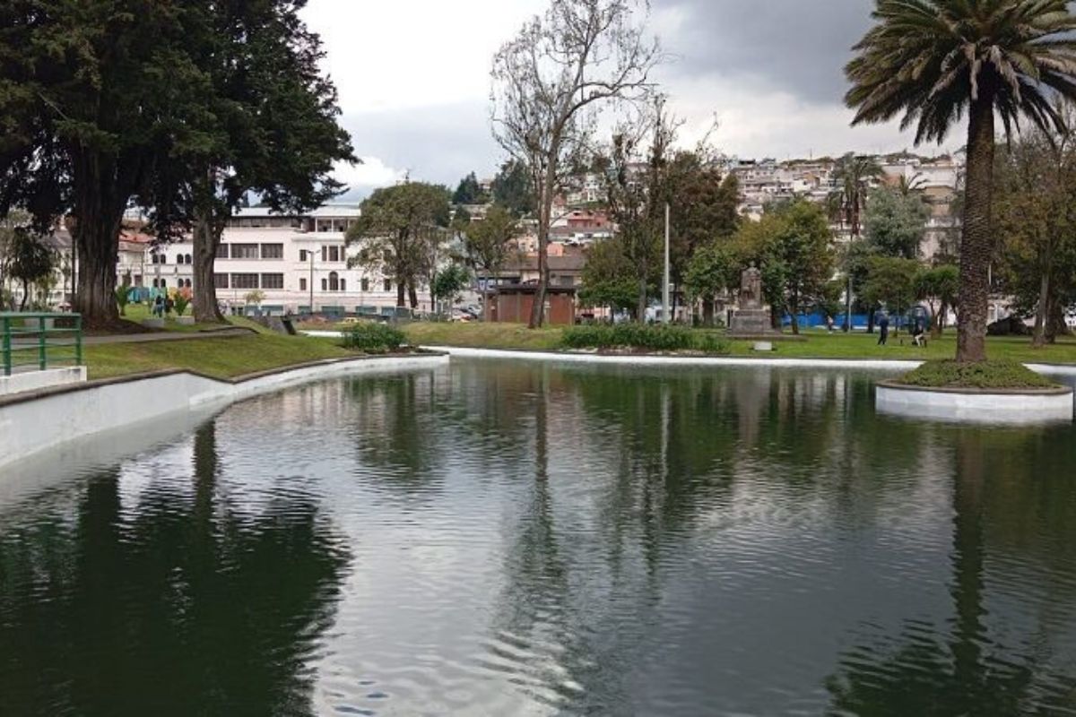 El parque La Alameda en Quito está listo para este feriado del 1 de ...