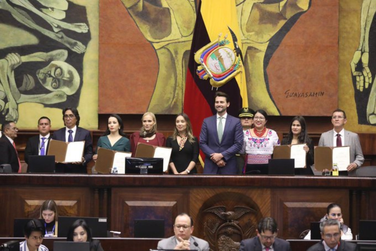 Asamblea posesionó a los representantes al Parlamento Andino; estos son ...