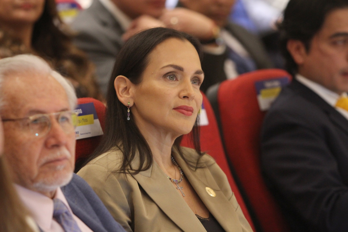 Revolución Ciudadana impulsa juicio político contra Inés Manzano - El ...