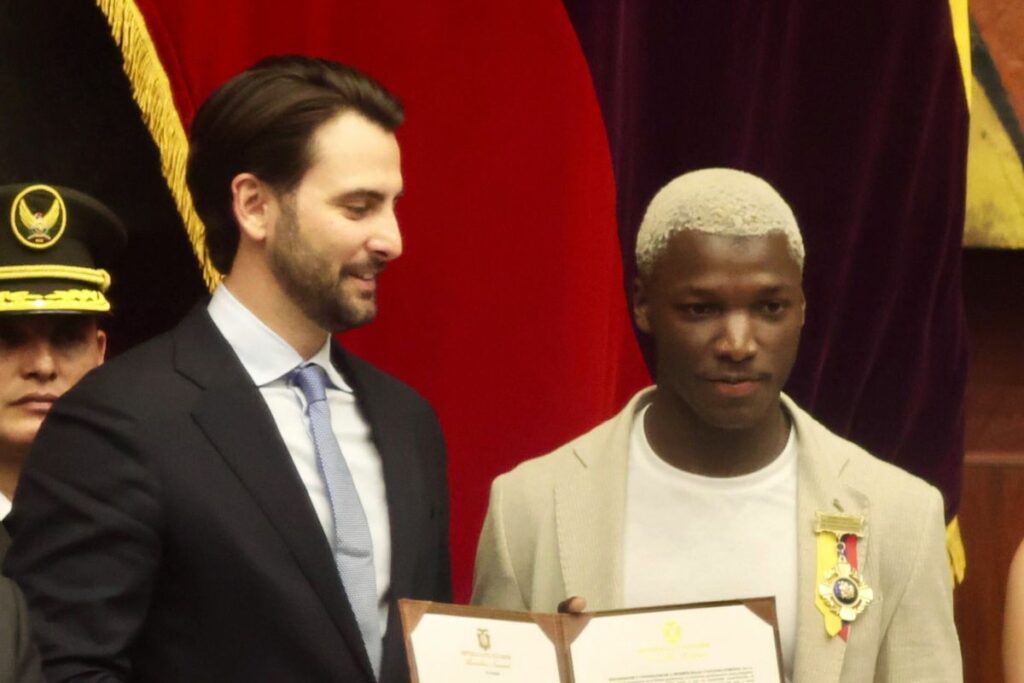 Moisés Caicedo emociona a Ecuador con discurso en la Asamblea Nacional ...