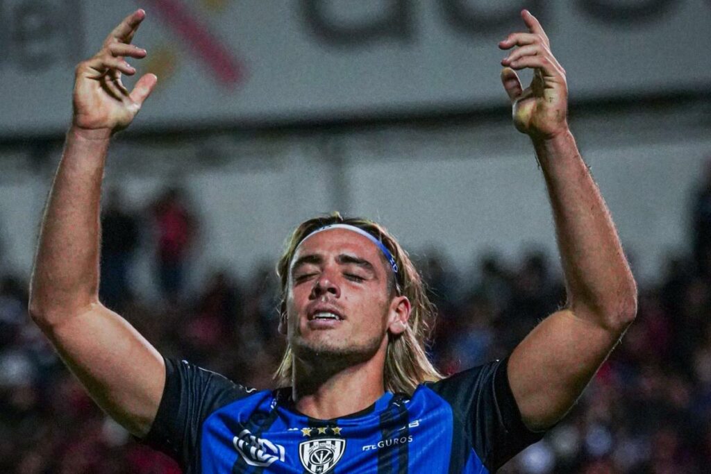 Claudio Spinelli firma un triplete y pone a IDV más líder en la Liga ...