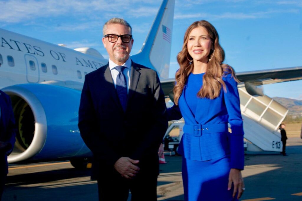 Secretaria de Seguridad de Estados Unidos, Kristi Noem, visita Ecuador ...