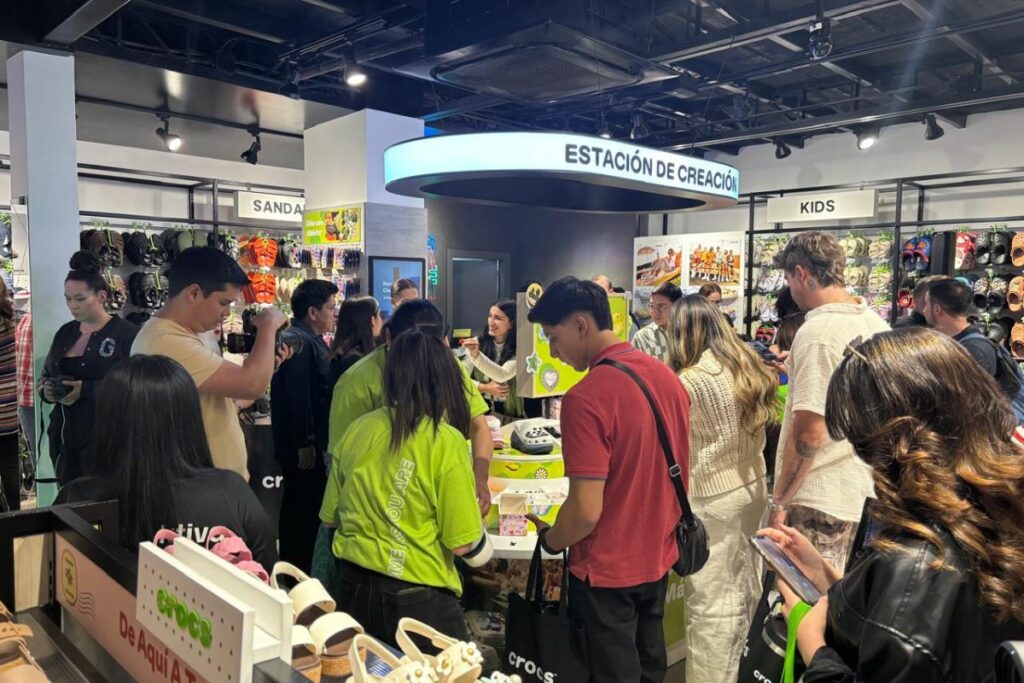 Crocs inaugura su primera flagship store en Quito con personalización e ...