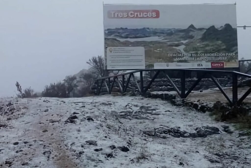 Parque Nacional Cajas vuelve a cubrirse de hielo por las bajas ...