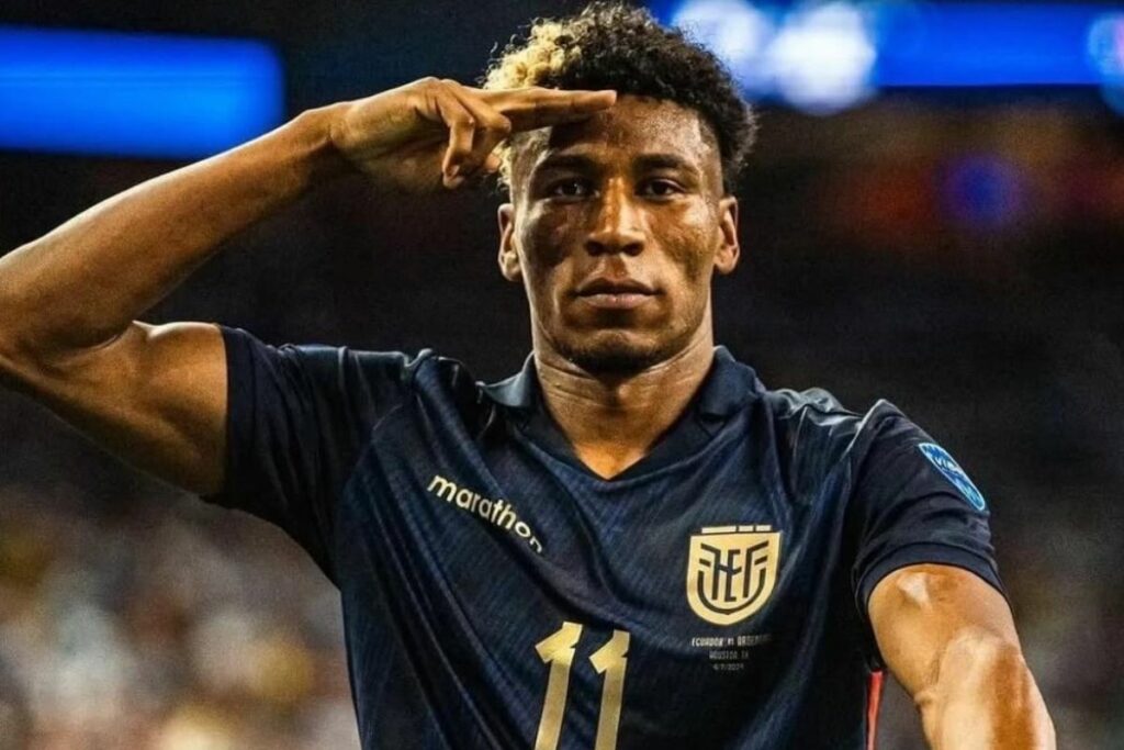 ¿Quién debe ser el delantero titular de Ecuador en el cierre de las ...