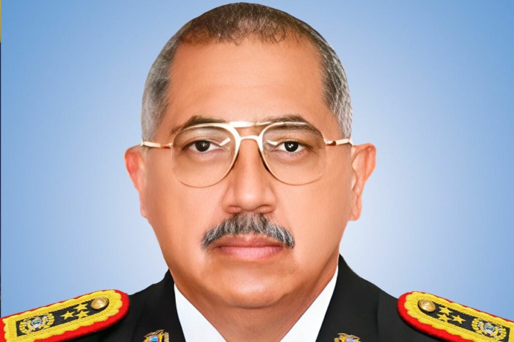 John Eduardo Miño asume como comandante general del Ejército de Ecuador ...