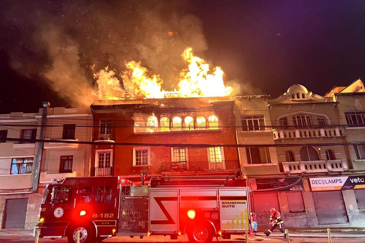 Un incendio se produjo en una casa en el Centro de Quito - El Comercio