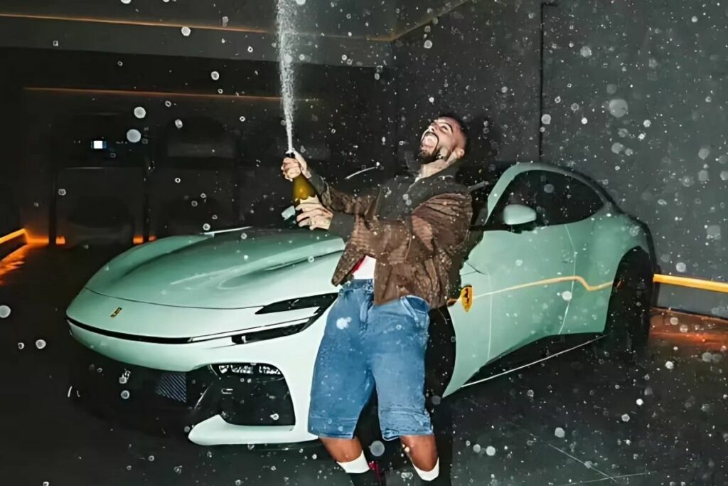 Maluma 'presumió' su exclusivo Ferrari, pero no se salvó de los agentes ...