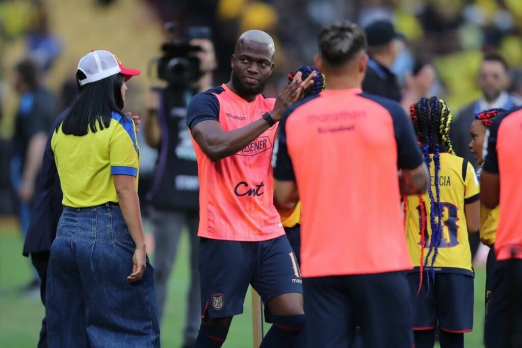 Enner Valencia fue homenajeado y ovacionado en el Monumental de ...