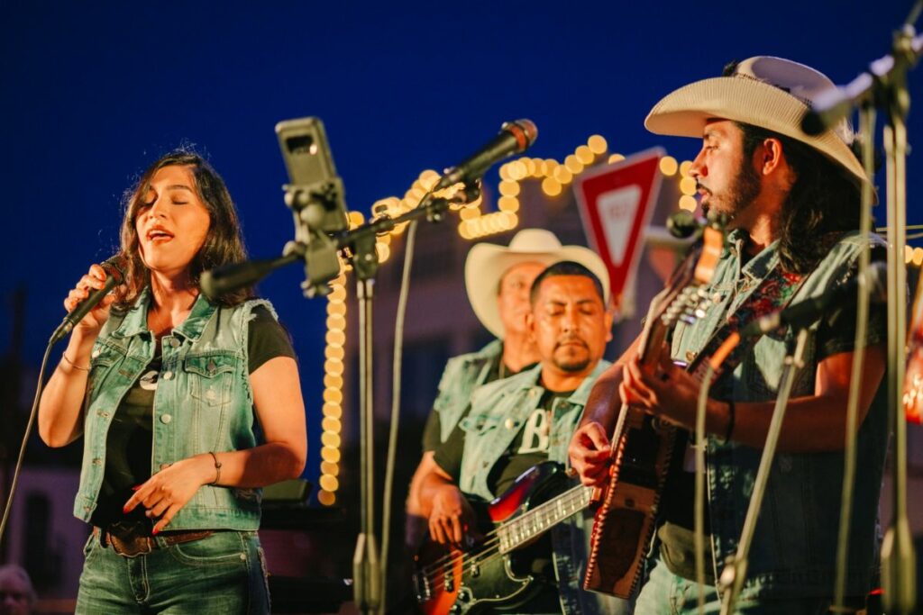 EZ Band le pone ritmo navideño al spanglish - El Comercio