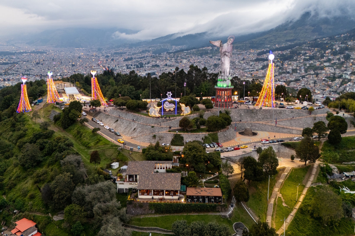 El pesebre de El Panecillo, en Quito, se puede visitar por la noche en ...