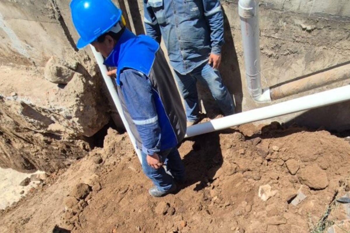 Rotura de tubería causa cortes de agua en barrios de Quito este lunes 8 ...