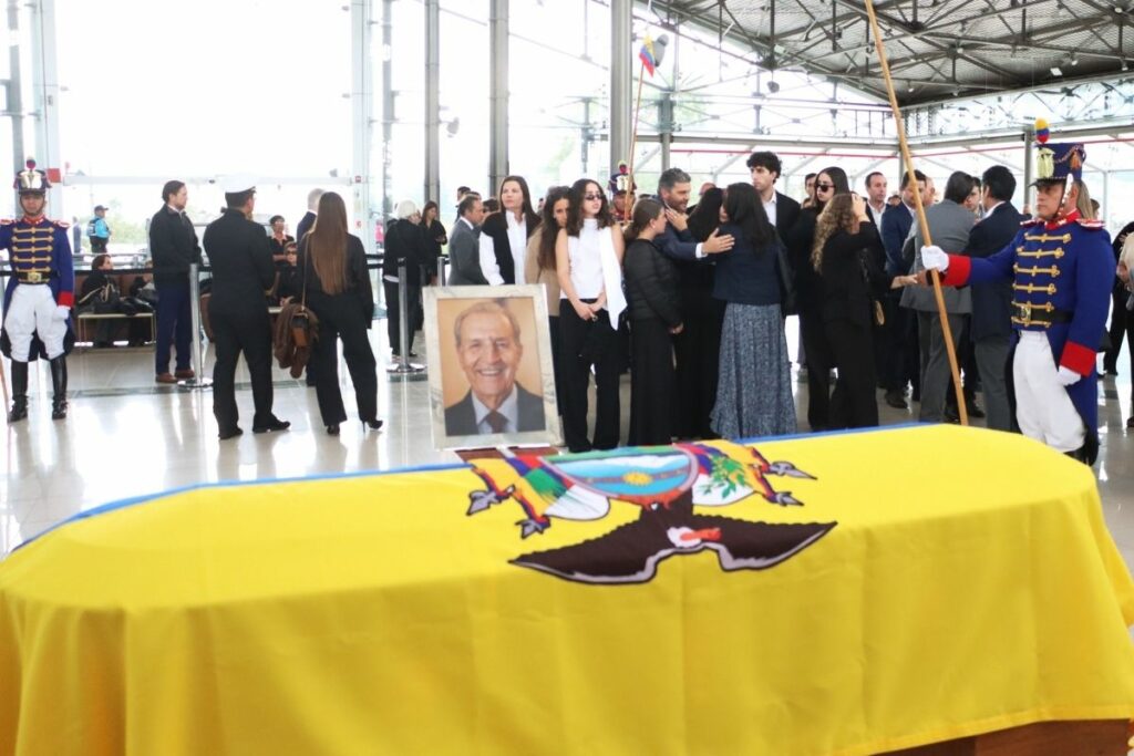 El adiós a Rodrigo Borja Cevallos finalizó con su cremación en privado ...