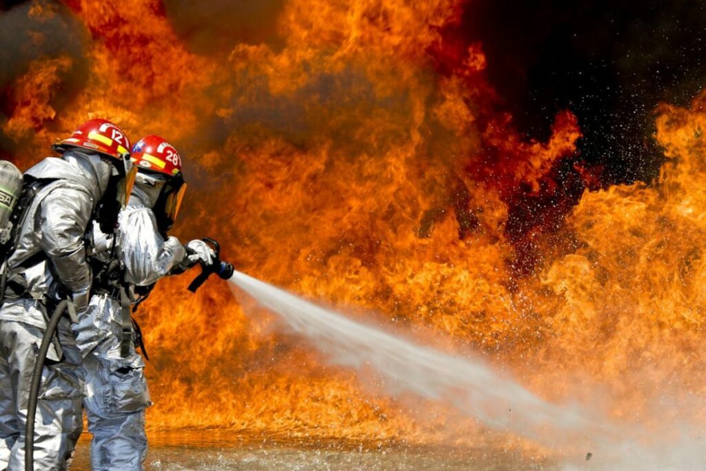 Más de 25 pasajeros evacuados tras incendio de un bus interprovincial ...