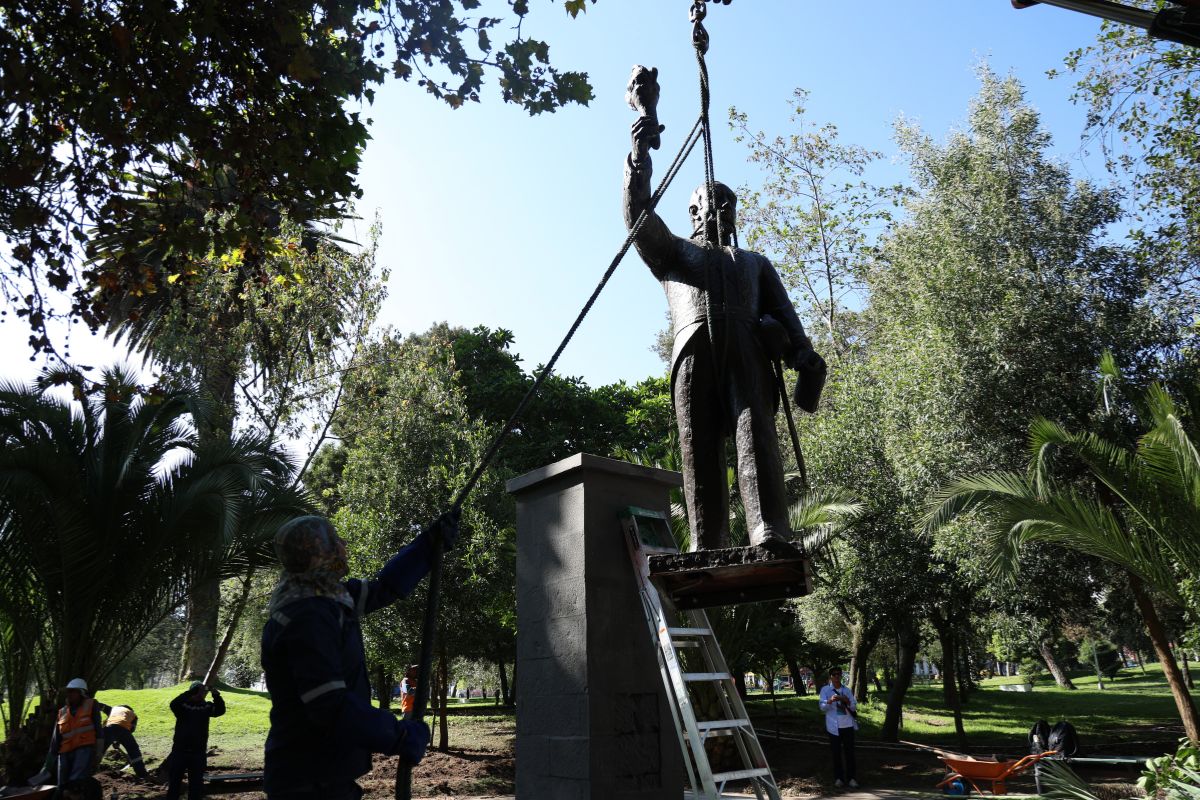 Monumento a Eloy Alfaro vuelve al parque El Ejido, en Quito, tras ser ...