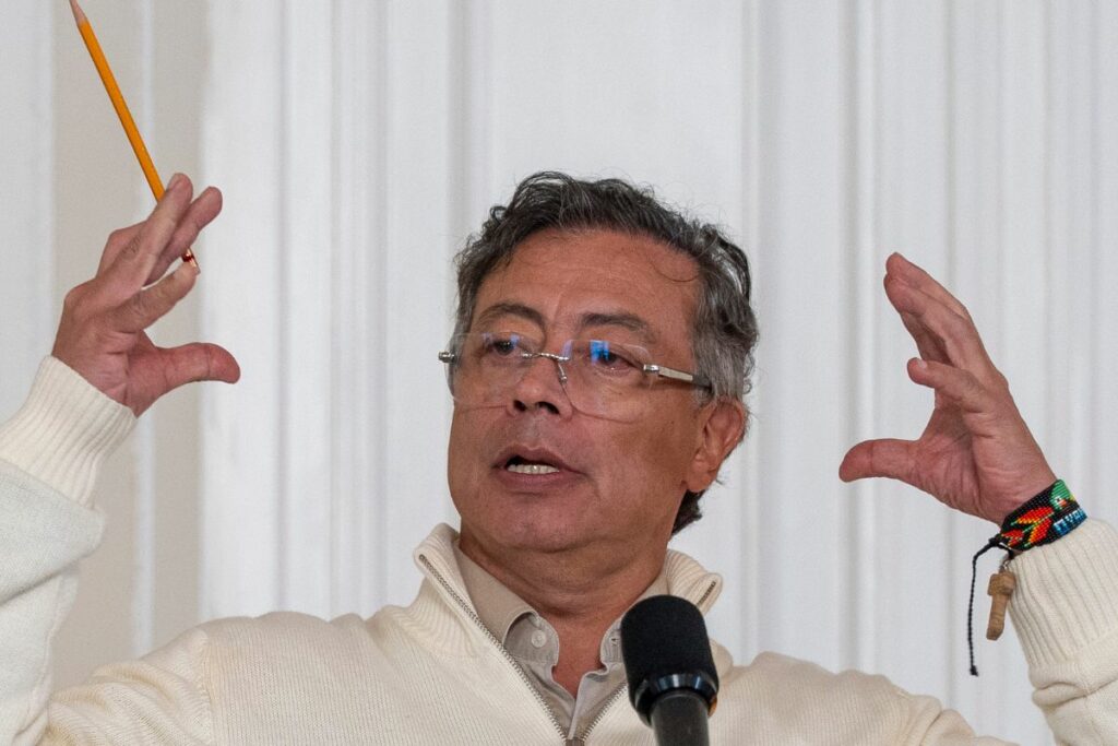 Gustavo Petro rompe protocolo y habla de su vida íntima y cómo ...