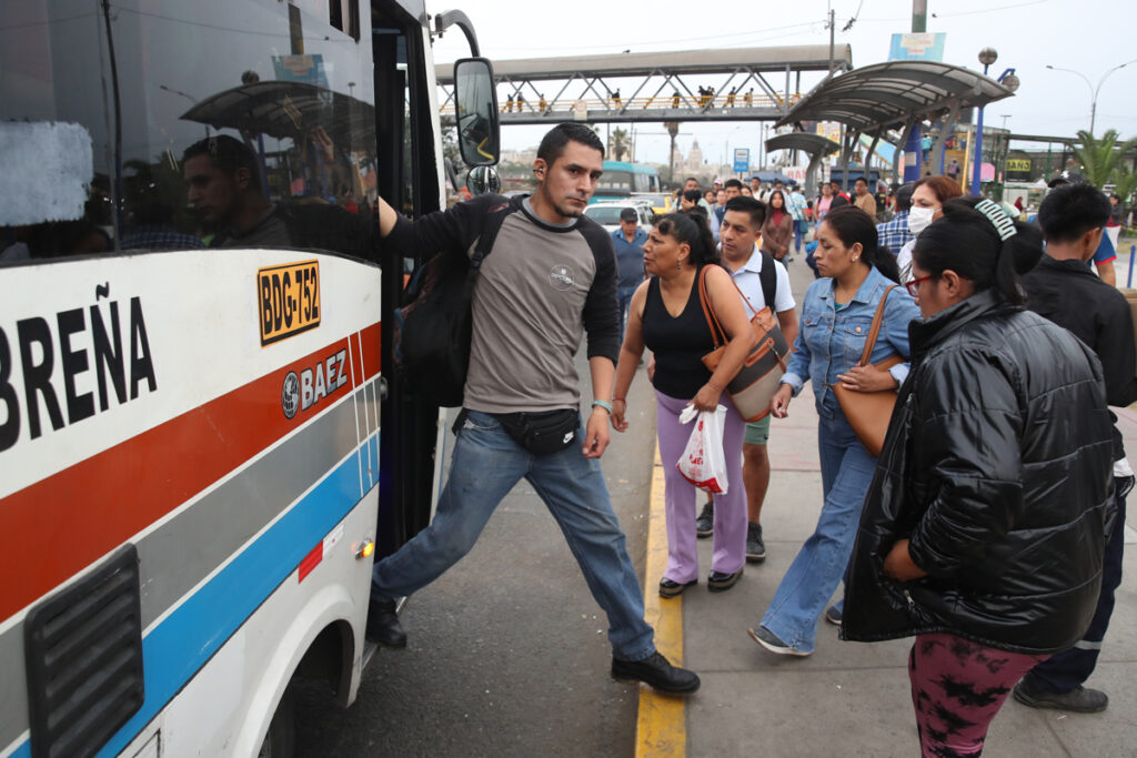Lima enfrenta nuevo paro de transportes por aumento de la criminalidad ...