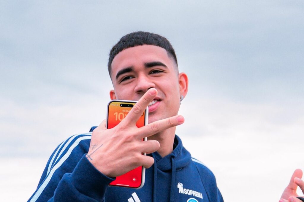 Kendry Páez fue recibido por 'La Roca' tras su llegada a River Plate ...