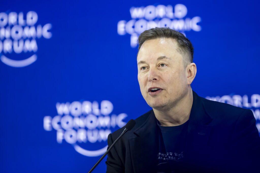 Elon Musk quiere construir una ciudad en la Luna antes que Marte - El ...