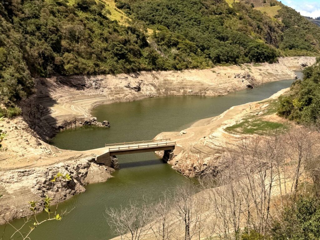 El embalse Mazar alcanza su nivel más bajo en lo que va del 2026 - El ...