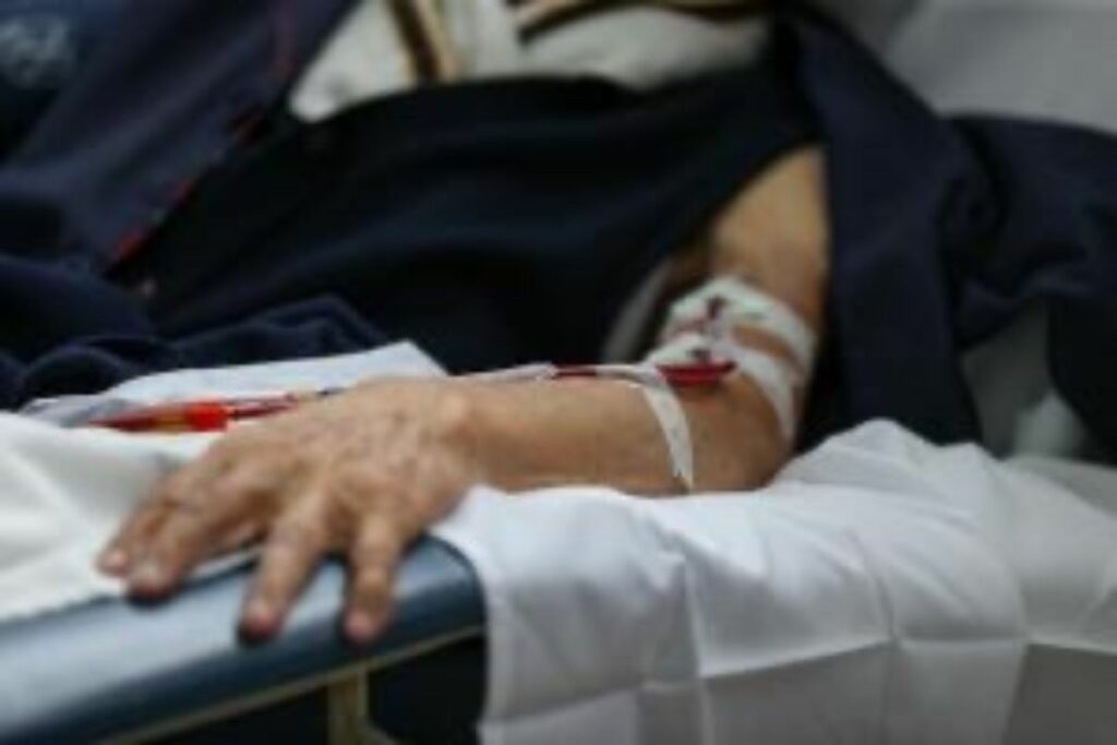 Pacientes renales en Ecuador, atrapados por una crisis - El Comercio