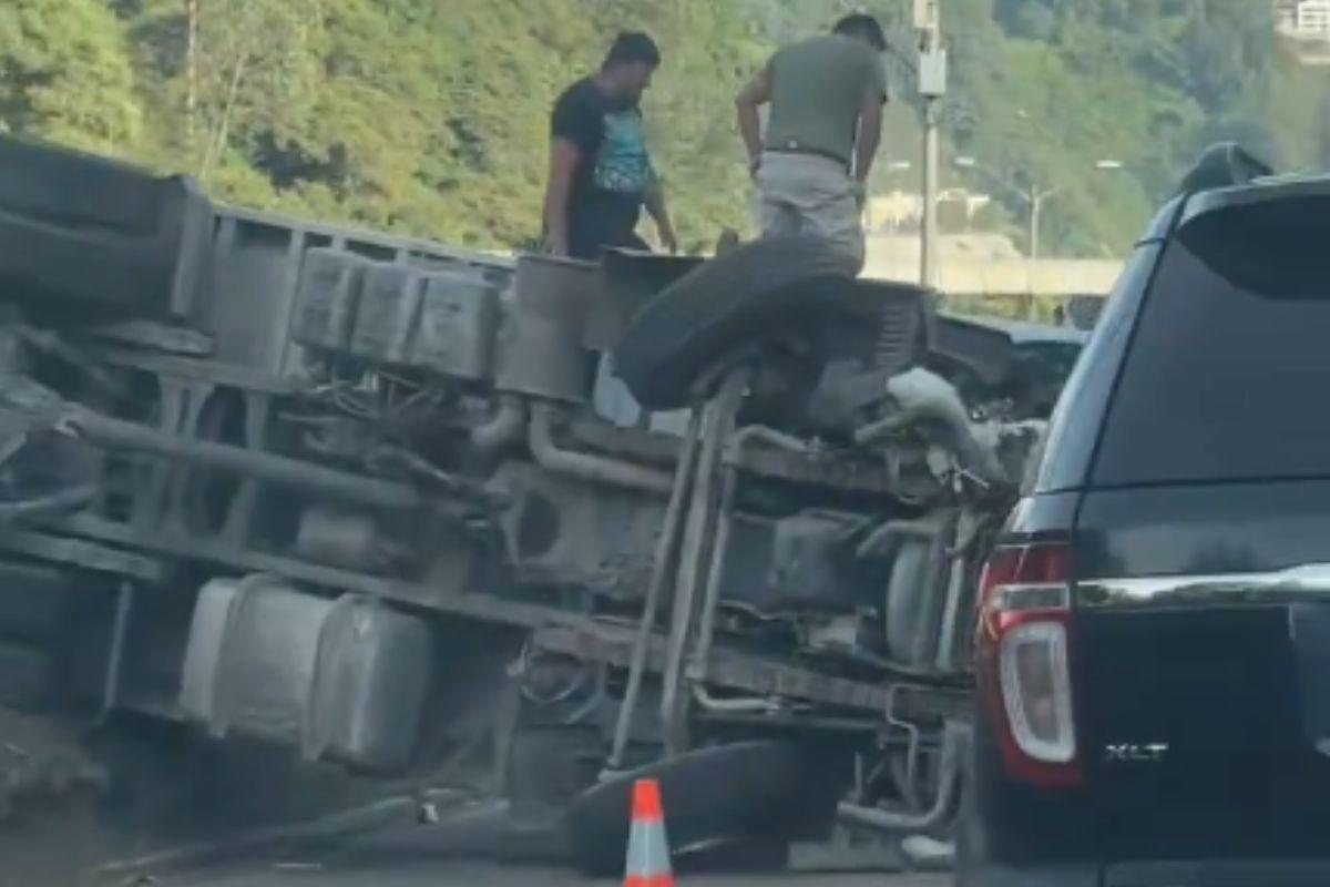 Siniestro en la Autopista General Rumiñahui deja un herido - El Comercio