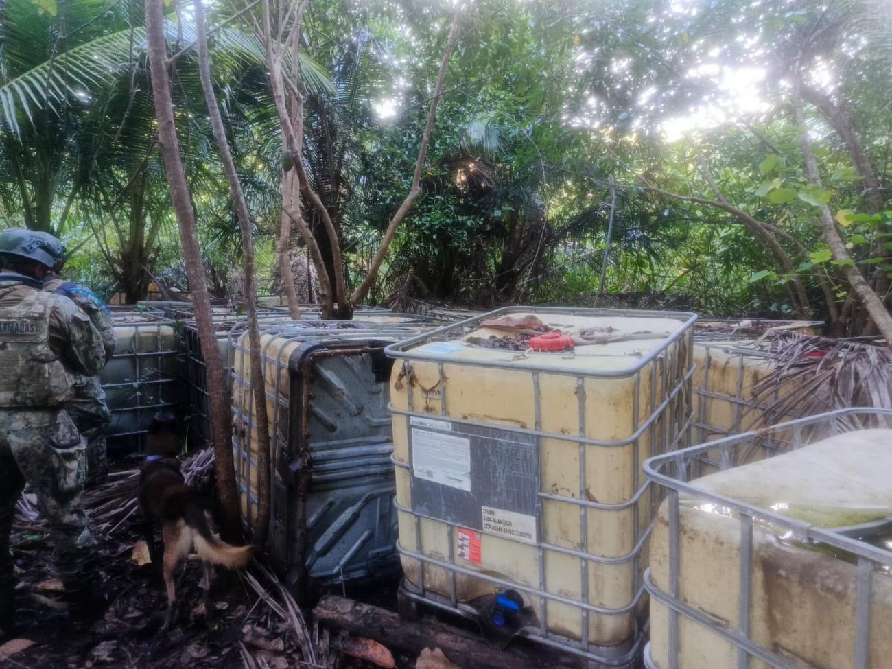 Armada destruye campamento y un semisumergible en Esmeraldas - El Comercio
